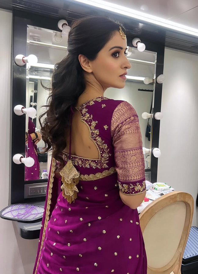 సంబరాల సంక్రాంతి అంటూ అందంగా ముస్తాబైన అన్షు అమ్మడు | The beautiful actress Anshu Sagar ...